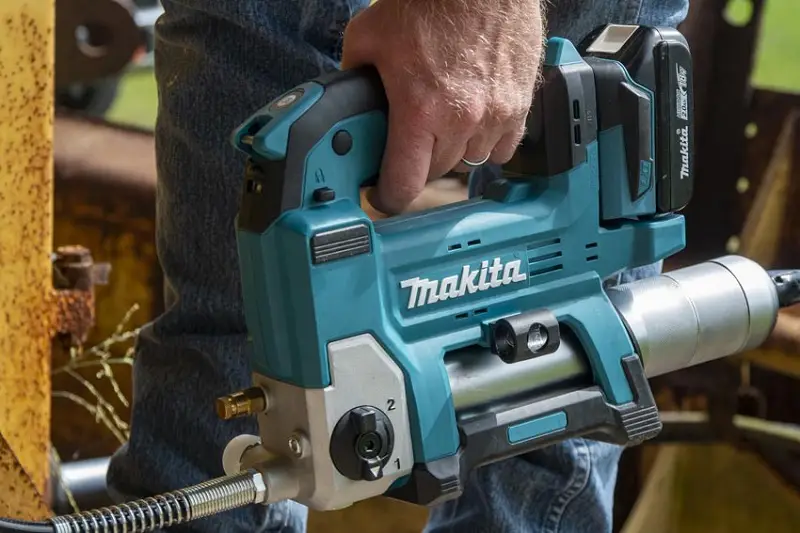 {ĐÁNH GIÁ} MÁY BƠM MỠ DÙNG PIN MAKITA DGP180 - Makita Việt Nam
